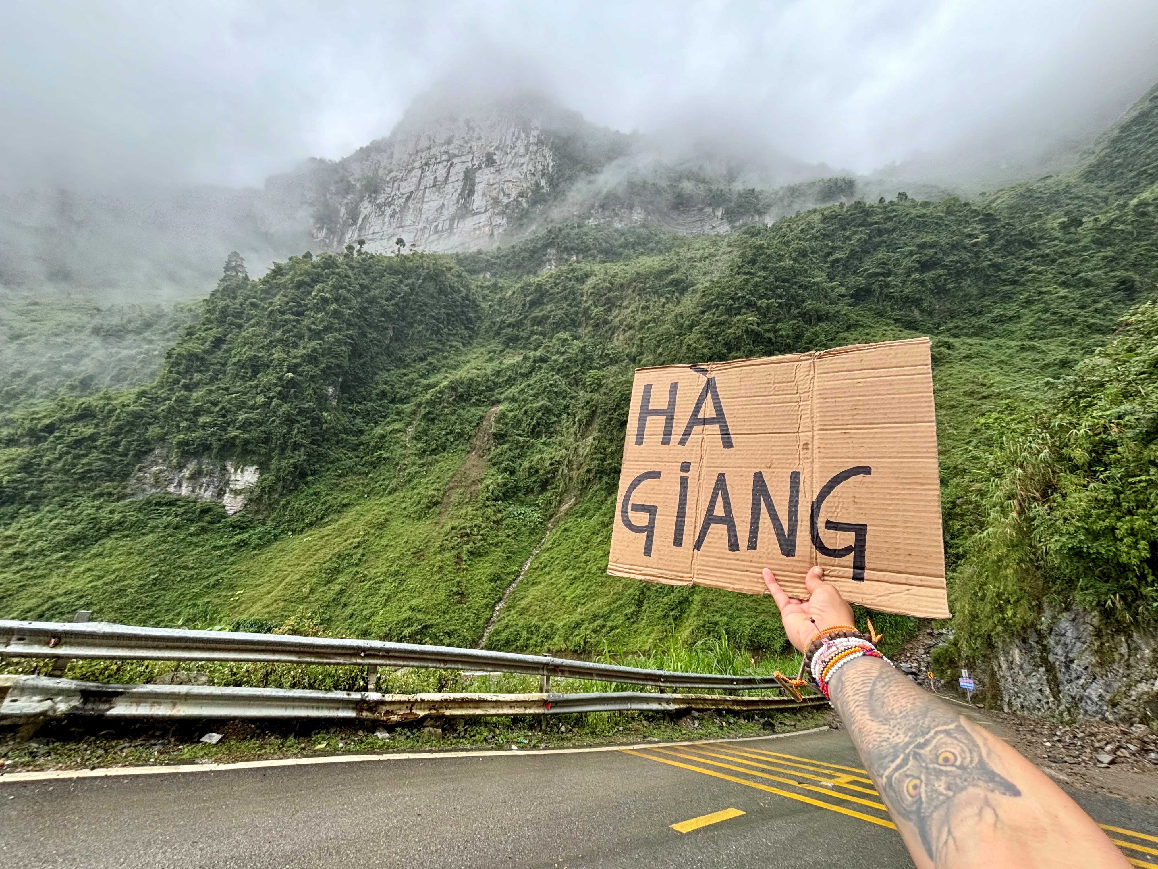 Hitchhiking in Vietnam: Ha Giang Loop – Ma Pi Leng Viewpoint – 10 Years Around the World